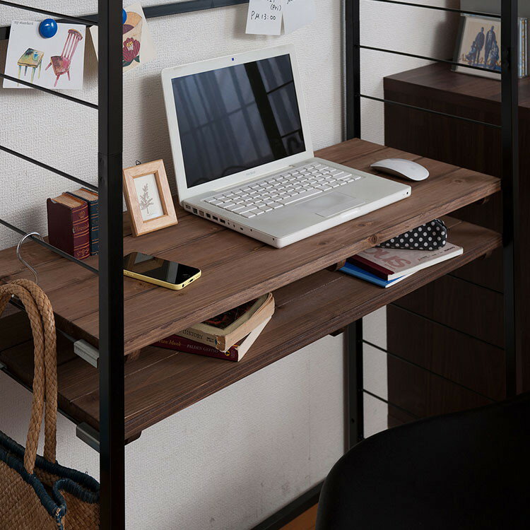 ヴィンテージな風合いの棚板を使用した『Radi』ラディシリーズ用追加棚板。突っ張り式で高い位置まで棚板をセットできるタワー型。棚板を10cm間隔で好みの位置に自由にセットできる楽しい家具。ディスプレイ空間とハンガーラックで見せるワードローブ...