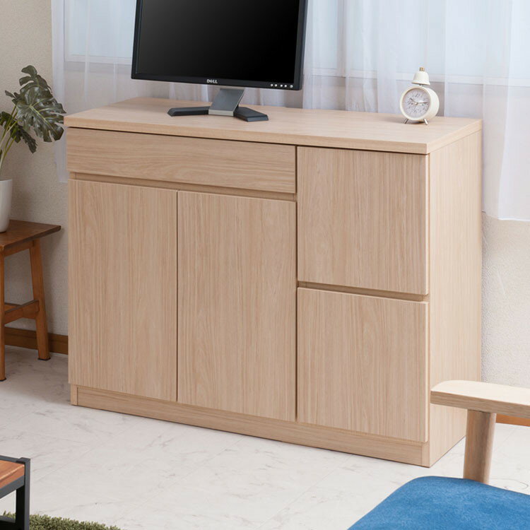 デスクなのにデスクに見えない。使う時は機能満載！どんなお部屋にも合うデザイン・色合いのスクエアパソコンデスクが登場!シンプルなデザインながらも、様々な便利機能を兼ね備え、また、木の質感をリアルに表現しているこだわりのシートを使用しています。...