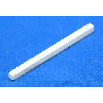 【商品詳細】鋼材へのケガキにご使用下さい。書き良く・折れ難い・使いべりがしない・不純物が少ない・外見も非常にきれい。タイプ：両切サイズ：長さ80×幅5×厚さ5mm入り数：100本【送料について】北海道、沖縄、離島は送料を頂きます。