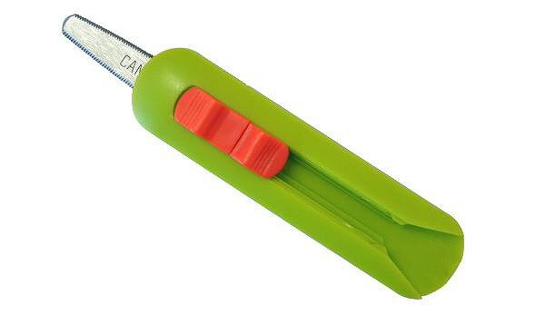 【商品詳細】段ボール専用カッター、切って開く。サッと取り出せる、ポケットサイズ。ダンボールがザクザク切れる特殊ギザ刃。折れない1枚刃で異物混入対策。中身を傷つけにくい先端丸刃加工。片手でサッと使えるスライド式ボディ。不意の事故を防止するギザ...