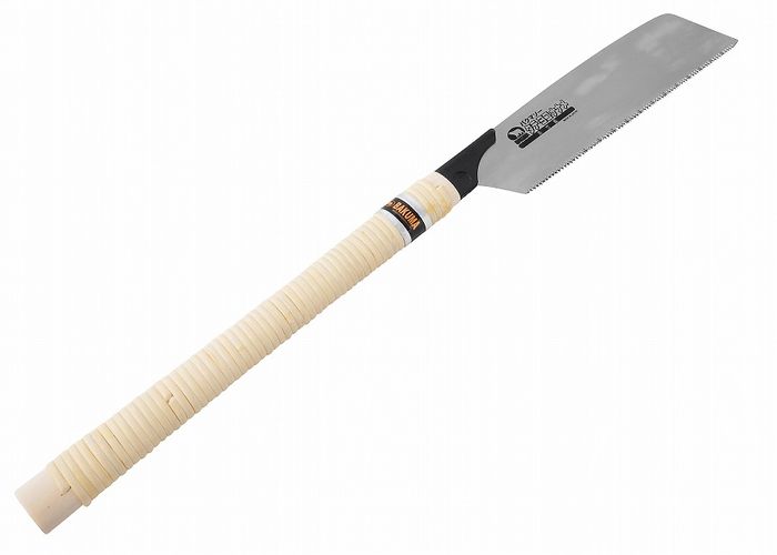 【商品詳細】刃先には衝撃焼入を施してありますので耐久性に優れシャープな切れ味を長期間保てます。タテ・ヨコ・ナナメ切がこれ1本でOKタテ目とヨコ目の絶妙なコンビネーション目立てで、どの方向にも力を発揮刃渡り：9寸目刃数 ヨコ刃 133 タテ刃...