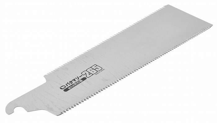 【商品詳細】サンドビック社製スウェーデン鋼を使用し腰が強く靱性に優れていますタテ・ヨコ・ナナメ切がこれ1本でOK従来のバクマソーの感覚で使用できる両刃鋸刃渡り：265mm刃数 ヨコ刃142 タテ刃60製品サイズ（約mm）：300×80×0....