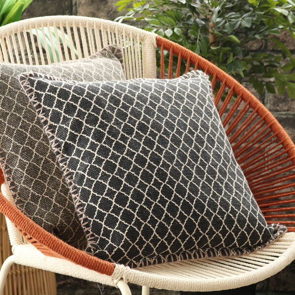 商品サイズ外寸：（幅）45×（奥行）45×（厚み）10 cm 材質張り材/コットン、中材/ポリエステル生産国インド製仕様完成品備考※天然素材を使用している為、大きさ、色味に若干の個体差がございます。商品特徴どんなお部屋にも合わせ易い、シンプ...