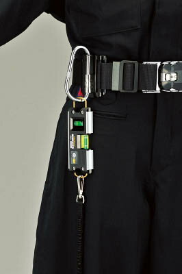 【商品詳細】●LEDライト内蔵なので暗所での作業に最適です。●大型シャックルでスピーディーに収納と取り出しができます。●落下防止コード対応シャックルが付いています。●測定基準面がV溝付でパイプなどの測定ができます。●超強力磁石付で足場組立・...