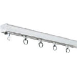【メーカー型番】12L30-SL【JANコード】4909055301307【ブランド】岡田　【特徴】●亜鉛メッキを施した鋼板の表面に化粧樹脂層を接着しているため、耐摩耗性、耐食性に優れています。●工場・倉庫・事務所など室内の間仕切りカーテン...