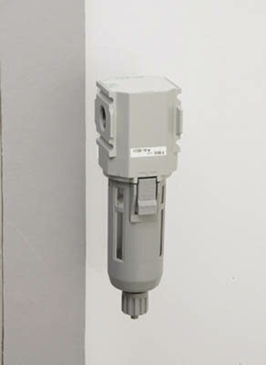 【メーカー型番】F2000-8-W【JANコード】4547431018243【ブランド】CKD【特徴】●空気配管中のダストを除去します。【用途】●空気配管中のダスト・ドレンの除去【仕様】●ろ過精度(μm):5●使用圧力(MPa):1●処理空...