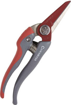 【メーカー型番】TS-66B【JANコード】4967645130904【ブランド】チカマサ【特徴】●ギザ刃で滑らず切断可能です。●ソフトクッション付で衝撃吸収します。●グリップはガラス繊維入り樹脂で強く、またゴム質の樹脂部は滑らず手によくな...