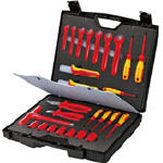 【メーカー型番】989912【JANコード】4003773026631【ブランド】KNIPEX【特徴】●耐衝撃性に優れたプラスチックケースに入っています。●セット内容はDIN　EN／IEC　60900基準に適合したVDE絶縁テスト済みのクニ...