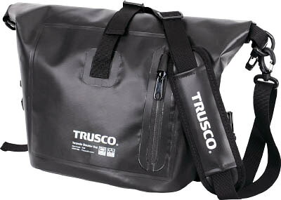 【メーカー型番】TSB-BK【JANコード】4989999338966【ブランド】TRUSCO 　【特徴】●雨や汚れに強く丈夫な素材であるターポリン生地を使用したバッグです。●ターポリン生地をウェルダー加工し、止水ファスナーを使用しているた...
