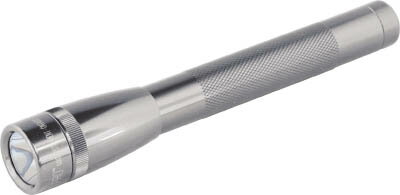 【メーカー型番】SP2P107【JANコード】0038739550442【ブランド】MAGLITE【特徴】●フラッシュライトより高出力のLEDを搭載しています。●ヘッド部を回転させて照射光の焦点しぼりこみ調節ができます。●点灯・消灯は、ヘッ...