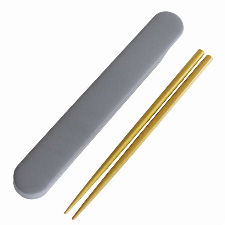 【商品説明】お箸と箸箱のセットです。スライド式のケースでお箸がスムーズに出し入れできます。くすみカラーと木目カラーでお箸の色が異なります。お箸も箸箱もまるっと食洗機対応です。さっと洗えるプレミアムのシリーズです。【商品情報】■サイズ約 幅1...