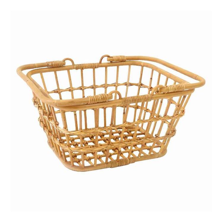 【商品説明】天然素材の皮付きラタンを使用して作られたマーケットバスケットです。散らかりがちな小物類をざっくりと収納できます。スタッキングできるので省スペースで収納できます。天然素材を使用しているので使い込むほど色艶が増し経年変化も楽しめます...
