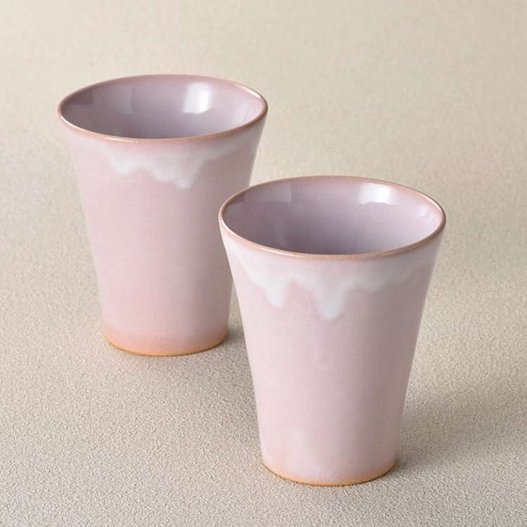 【商品詳細】流れ込んだガラスの釉薬がきれいな萩焼のペアカップです。材質:陶器生産国:日本【代引きについて】こちらの商品は、代引きでの出荷は受け付けておりません。【送料について】北海道、沖縄、離島は送料を頂きます。