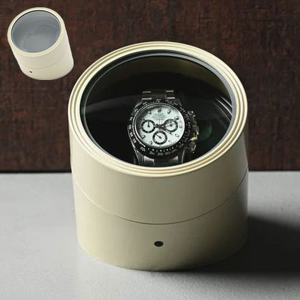 【商品説明】シックなデザインで定評があり、その品質においても多くのユーザーに愛されているエスプリマ。お気に入りの腕時計をいつもベストな状態にしておくワインディングマシーン。 自動巻上機などとも呼ばれている自動巻時計専用の電動振動装置です。サ...