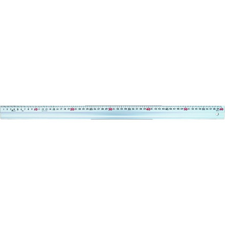 【商品スペック】特長●大きな目盛数字表示を採用しました。●軽くて錆びず丈夫です。用途●長さの測定・カッティング定規・溝引きとして使用仕様●目盛：cm目盛仕様2材質／仕上●本体:アルミ●すべり止め:コルク板セット内容／付属品注意●アルミは温度...
