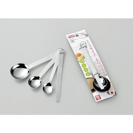 【商品スペック】特長●大サジ・小サジ・小サジ1/2が量れて、スリ切りもできます。用途●調理用。●お菓子作りに。●正確な計量に。仕様●全長(mm)：165●セット内容：大さじ、小さじ、小さじ1/2、すりきり仕様2●15ml、5ml、2.5ml...