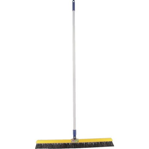 【商品詳細】●柄が180度曲がりすき間や階段などのお掃除に最適です。●Pタイル、木床、コンクリート床など屋内を中心とした清掃に。●長さ(mm)：1340●幅(mm)：630材質／仕上●柄:スチール（ポリプロピレン被膜、抗菌加工）●甲:天然木...