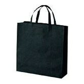 【商品スペック】特長●マチ付きタイプの不織布手提げバッグです。用途仕様●色：ブラック●耐荷重：10kg●底板：有●マチの有無：有仕様2●名入れ可能（別料金）材質／仕上●本体：ポリプロピレン不織布（100g／[[M2]]）セット内容／付属品注...