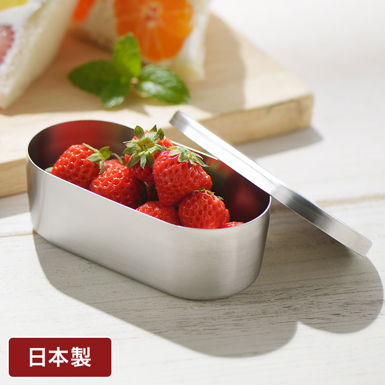 【サイズ】全幅6.0×奥行12.0×高さ4.2cm製品重量：122g満水容量：230ml【材質】本体/18-8ステンレス【生産国】日本【商品説明】小判型のミニ缶。お弁当に入りきらなかった果物を入れたり、チーズ、ナッツなどのおやつ入れとしても...