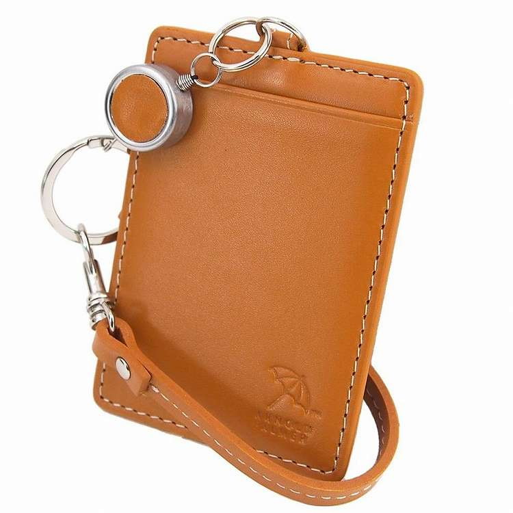 【商品説明】シンプルかつ使い易いデザインで、機能性に優れた40cmまで伸びるリールキーを採用。定期等がが取り出しやすい様に指穴がついており、急いでいる朝の通勤通学に大活躍します。生産国:バングラデシュ商品サイズ:パスケース:横100×縦70...