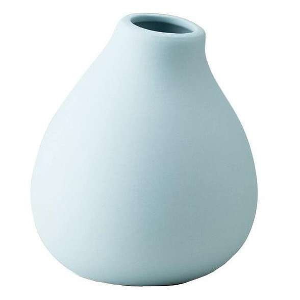 【商品説明】小ぶりなサイズのフラワーベースは、お花初心者にもおすすめ。お気に入りの草花を一、二輪挿すだけで、雰囲気良く飾ることができます。素材は、マットな質感の陶器。水アカなどが目立たないのも嬉しいポイントです。ニュアンスのあるカラーと愛ら...