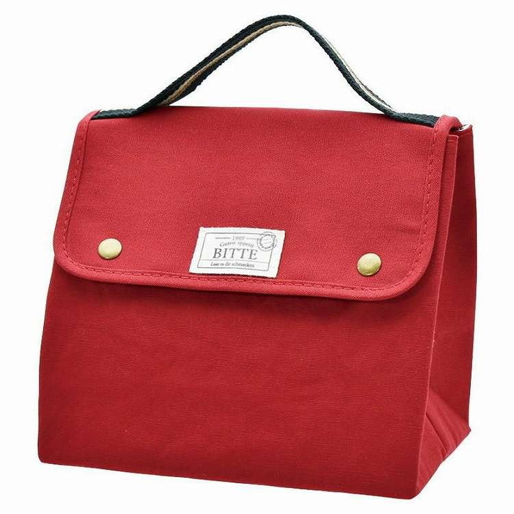 【商品説明】通年使いやすいデザインのランチバッグ。ボーダー柄のハンドルが、トラッドを演出するアクセントに。内側はアルミ蒸着フィルムで、保冷・保温効果を補助します。ボタンが2箇所に付いているので、持ち運び中もバッグがしっかり安定します。生産国...