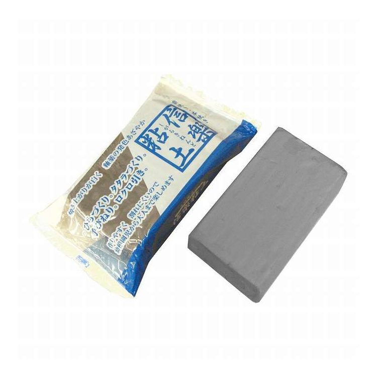 【商品説明】焼成時の焼割れを少なくした楽焼・本焼用の粘土です。焼き上がりが白く釉薬が映えるのが特徴です。生産国:日本素材・材質:天然原土100%、水重量:1kg仕様:芯材:不可彩色:楽焼き釉薬、本焼き釉薬など(焼成後)絵の具、ニスなど耐火度...