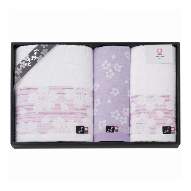 【商品詳細】お肌にやさしいガーゼタイプ桜柄タオル現品サイズ・内容:52×120cmバスタオル1枚・34×80cmフェイスタオル1枚・34×36cmウォッシュタオル1枚・綿100％・［日本製］製造国:日本【送料について】北海道、沖縄、離島は送...