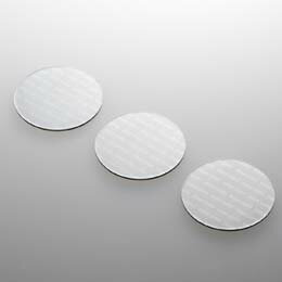 小さくて軽い!機器に貼るだけで強力放熱![特徴]●ノートパソコンやモバイル機器に貼るだけで強力放熱します。↓●直径4.3センチの丸型、厚さわずか1.2mmとモバイル機器に貼っても気になりません。↓●プラズマパネル冷却用高級素材使用しています...