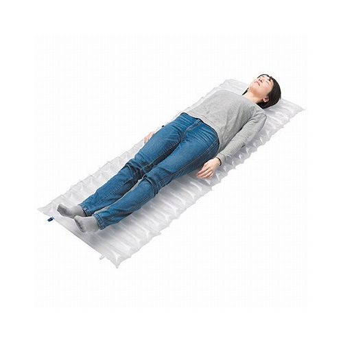 床からの冷気・硬さなど寝苦しさを軽減!空気層が地面の温度を遮断。空気の量で硬さの調整ができ程よい寝心地を保てます。災害時の疲労軽減に!端を丸めて枕にできます。メーカー品番:AMT-01190×67cm・本体:ポリアミド、ポリプロピレン・空気...