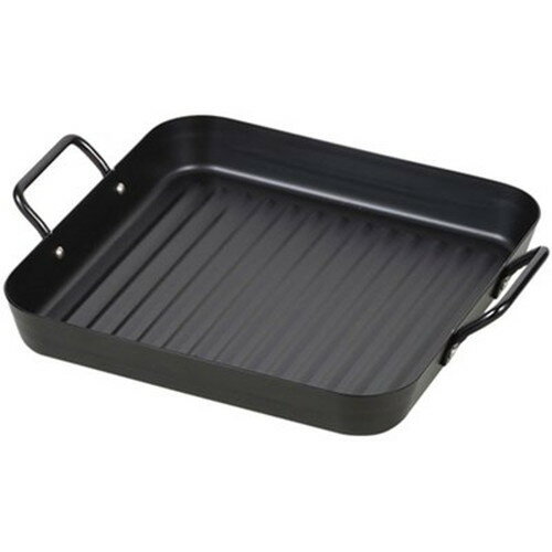 IHでもガスでも使える鉄製角型プレートウェーブ25×25cm特長〇IHでもガスコンロでも使える!〇ちょっとしたパーティなどにも便利です。〇底面がウェーブ状になっており、余分な脂を落とすことができます。仕様製品サイズ(約):幅310×奥行25...