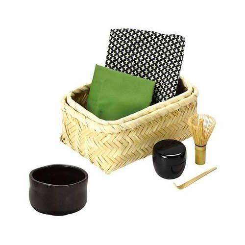 【商品詳細】抹茶の道具を、持ち運びに便利な竹かごのケースに収めました。体をしゃきっとさせてくれる抹茶。コンパクトなセットなので、旅先やアウトドアでも手軽に楽しむことができます。屋外で楽しむ抹茶は格別です。部屋や会社でも、気軽に抹茶を楽しみた...