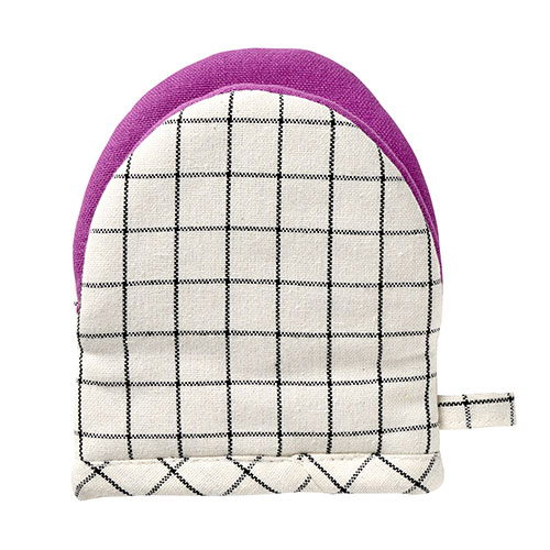 【商品説明】・サッと着脱できる手軽で便利なミトン。・ストラップがついているので吊るし収納が可能です。【仕様】●素材:表生地…綿55%・ポリエステル45%、掴み部分…綿100%、中綿…ポリエステル100%●保証期間:初期不良対応●生産国:イン...