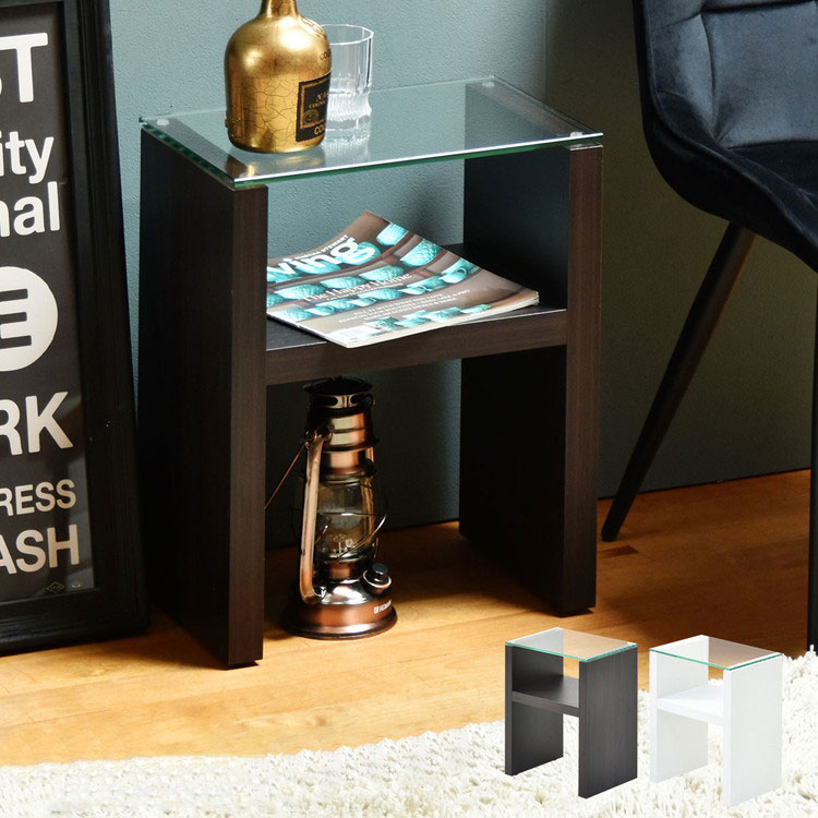 ■商品説明まるでオブジェのようなデザインと、高級感あふれるガラス天板が上質なモダン空間を演出してくれるサイドテーブル 圧迫感なくすっきりとお部屋に置けて、幅広いシーンを印象的に演出していただけます。 天板には高級感あるガラス天板を採用。美し...