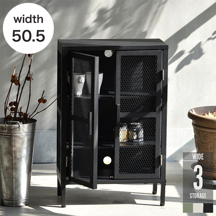 ■アメリカンビンテージをイメージして作られたメッシュキャビネットシリーズです。前扉だけでなく、側板もメッシュのスチール板を使う事で抜け感が演出され、コレクションケースの様な使い方もできるので、趣味のグッズを飾るととってもおしゃれになります。...