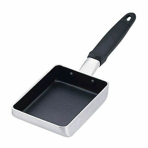 ドリス アルミ玉子焼き 13×18cm ADLM102 JANコード 4905001114717●幅×奥行×高さ(mm):13×18×30●重量(kg):0.415●板厚(mm) :2.4●材質：本体:アルミニウム 取っ手:フェノール樹脂■...