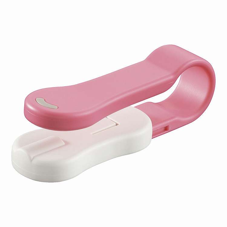 ●全長:90●材質:本体/ABS樹脂(80度):刃/ステンレス●スライドパーツを前後に切替えると、横にスライド(袋のカット):と一周回しカット(パックのカット):ができます。●磁石付きで冷蔵庫等に貼り付けができます。【代引きについて】こちら...