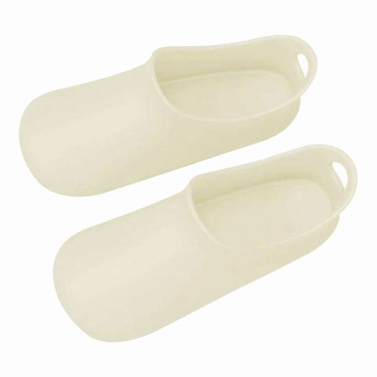 ●すべりにくく、あたたかみのあるバスシューズ。くり抜いたようなほっこりシルエットで、履いているだけでお風呂そうじが楽しくなります。また、浴室乾燥機を使うときに床が濡れていてもこれさえあれば濡れずに洗濯物が干せます。●風呂マットでも使用されて...