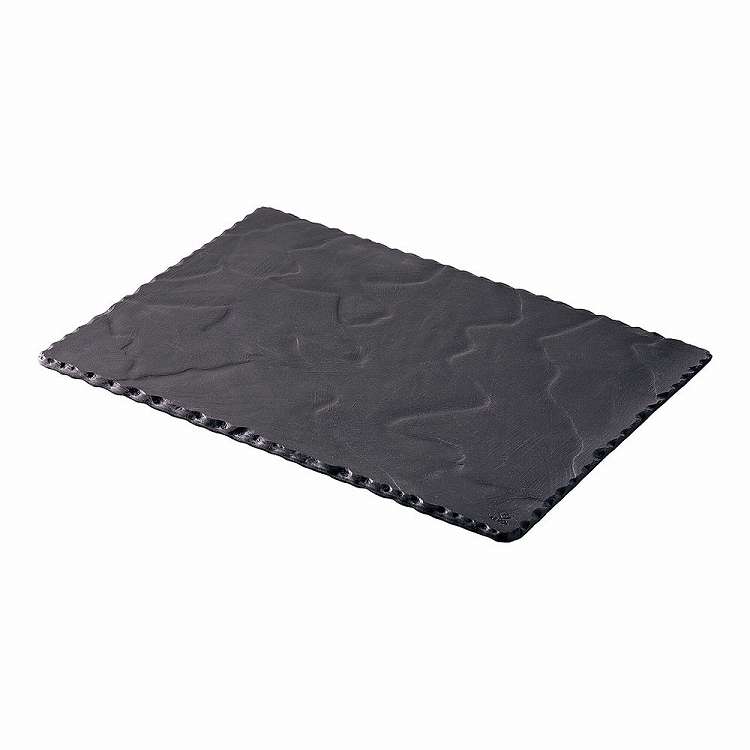 ●材質:磁器●FROMBLACKCERAMICCOMESBASALT...●バサルトシリーズの黒の色は、黒の磁器の素材によるものです。自然の粘板岩の色を目指してデザインされたもので、磁器の特性を生かし高温で焼成され、無孔のため様々な熱源に対...
