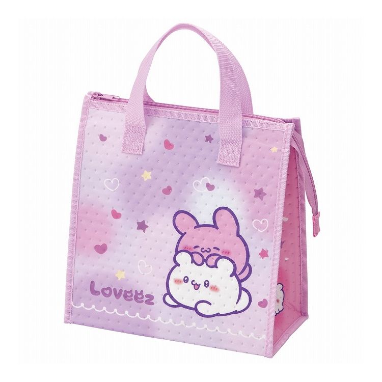 【商品詳細】お弁当箱とマイボトルが一緒に入る便利なサイズ♪マチ幅12cmの少し大きめのランチバッグです。ちょっとしたお出かけの普段使いとして、おサイフやスマホなどの小物を入れても便利！サブバッグとしても大活躍します。※密封タイプではありませ...