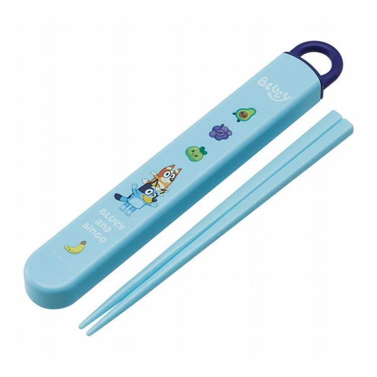 【商品詳細】食洗機OKのお箸とケースのセットです。ケースは、指で引き出すスライド式で、衝撃に強く丈夫な構造。また、洗いやすく分解可能になっています。おハシには名前を入れられるスペース付き。ケース用の名前シールも付いてます。【スペック】【商品...