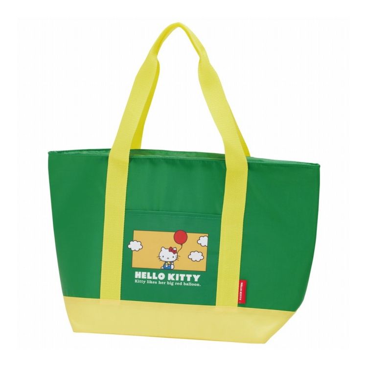 【商品詳細】食料品のお買い物やレジャーなどの行楽に便利な保冷トートバッグ♪内側はアルミ蒸着素材なので、食品や飲物などの品質を安全に保って持ち運び！広いマチ付きのたくさん入る大容量サイズ。内側には保冷剤などが入るメッシュポケット付き。ファスナ...