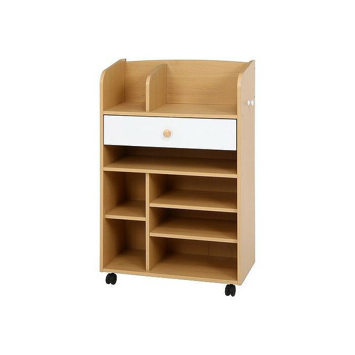 お部屋に馴染みやすいナチュラルテイストのデザインです。豊富な収納スペースを確保した便利なラックです。移動がスムーズにできるキャスター付きです。【本体サイズ】W620×D290×H970mm【重量】18kg【材質】プリント紙化粧繊維板【原産国...