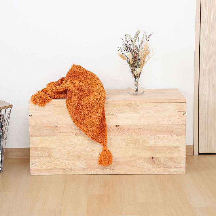 ■商品サイズ幅80×奥行40×高さ39cm■素材構造部材:天然木(ラバーウッド)表面加工:ラッカー塗装■生産国マレーシア■特徴自由に組み合わせて新たな空間を作るTATAMIシリーズ 収納ベンチ天然木の木目や節といった個性をそのまま活かしたデ...