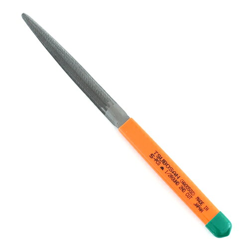 【用途】一般金属加工用のヤスリ。【機能・特徴】鉄等の一般金属の切削加工に使用します。【仕様】●ヤスリ目数：17CUT／cm。●ソフトグリップ付。●形状：半丸。●刃長110mm。●目種：複目。【材質】●本体：SK材。●柄部：樹脂グリップ。【商...