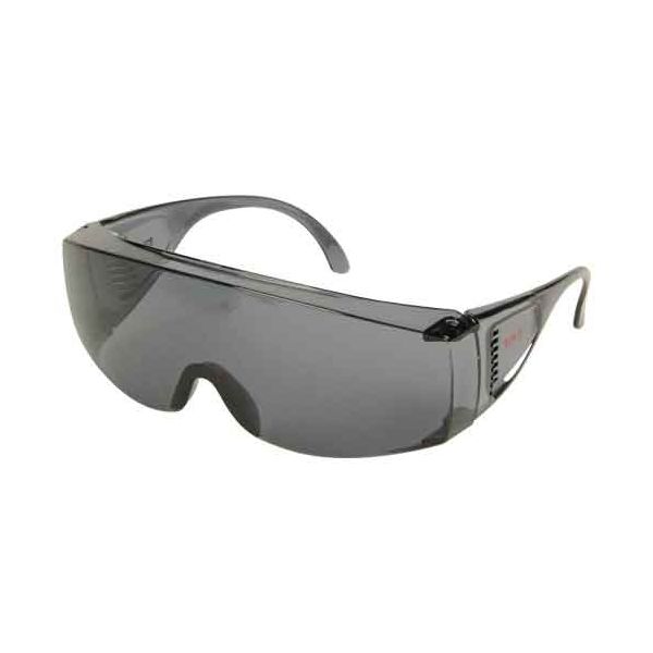 【商品特長】【用途】刈払保護具。【機能・特徴】刈り払い・芝刈りなどの目の保護が必要な作業に最適です。両面くもり止め加工レンズ仕様のため、炎天下のでの作業においてグラスがくもり作業がしにくいというわずらわしさが軽減されます。眼鏡をかけたまま使...
