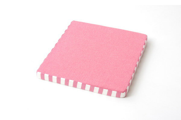 原産国:中国素材:側地=ポリエステル65%、綿35% 中綿=ウレタンフォーム※洗えません。表地にニット素材を使用したクッションです。伸縮性があり、季節を選ばず年間ご使用いただけるようにしました。お部屋の雰囲気を崩しにくく使いやすい商品です。...