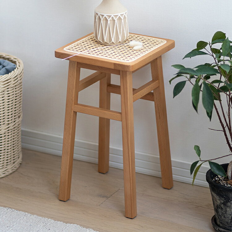 ■商品サイズ幅25×奥行25×高さ45cm■素材フレーム：天然木(ビーチ) 塗装座面/張り材：天然木(ラタン) 塗装、ナイロンシート■重量1.5kg■生産国中国■特徴天然素材ならではの美しさ・しなやかさがあるラタンを取り入れ、日々の生活と共...