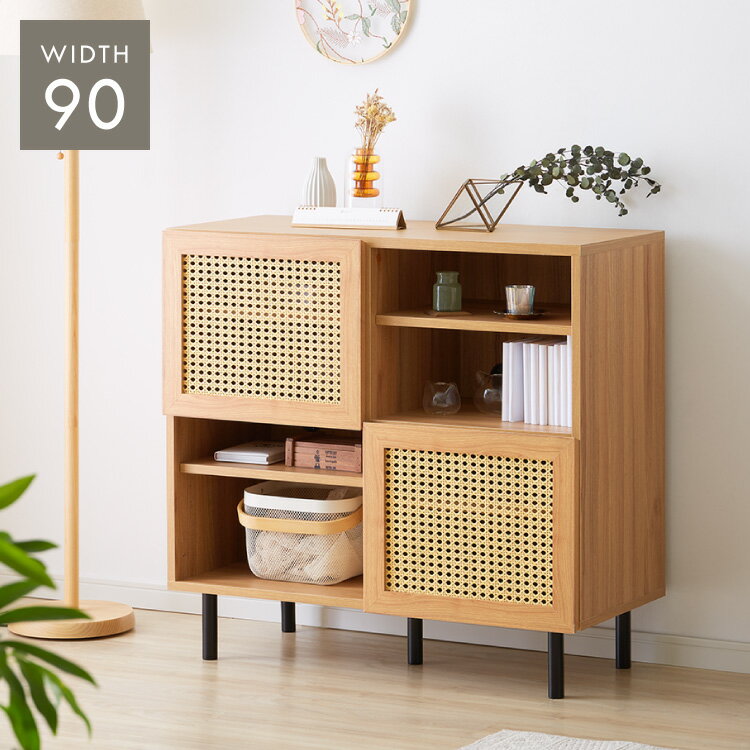 ■商品サイズ幅90×奥行40×高さ85cm■素材プリント化粧板■重量22.9kg■生産国ベトナム■特徴トレンド感あるスタイルのキャビネットです。奥行行コンパクトで、一人暮らしのお部屋にも置きやすいサイズ感も魅力。前板はラタン風素材をカゴメ編...