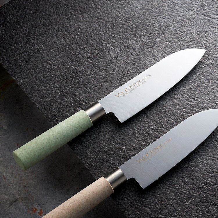 収穫後の麦の茎を主原料としたリサイクル素材を採用したエコな包丁。今トレンドの自然なアースカラーの配色です。モリブデンステンレス刃物鋼、柄:ポリプロピレン刃渡14.5cm【代引きについて】こちらの商品は、代引きでの出荷は受け付けておりません。...
